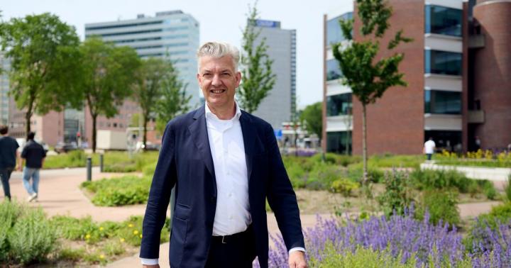 Transfers: APG, Van Lanschot Kempen | Investment Officer